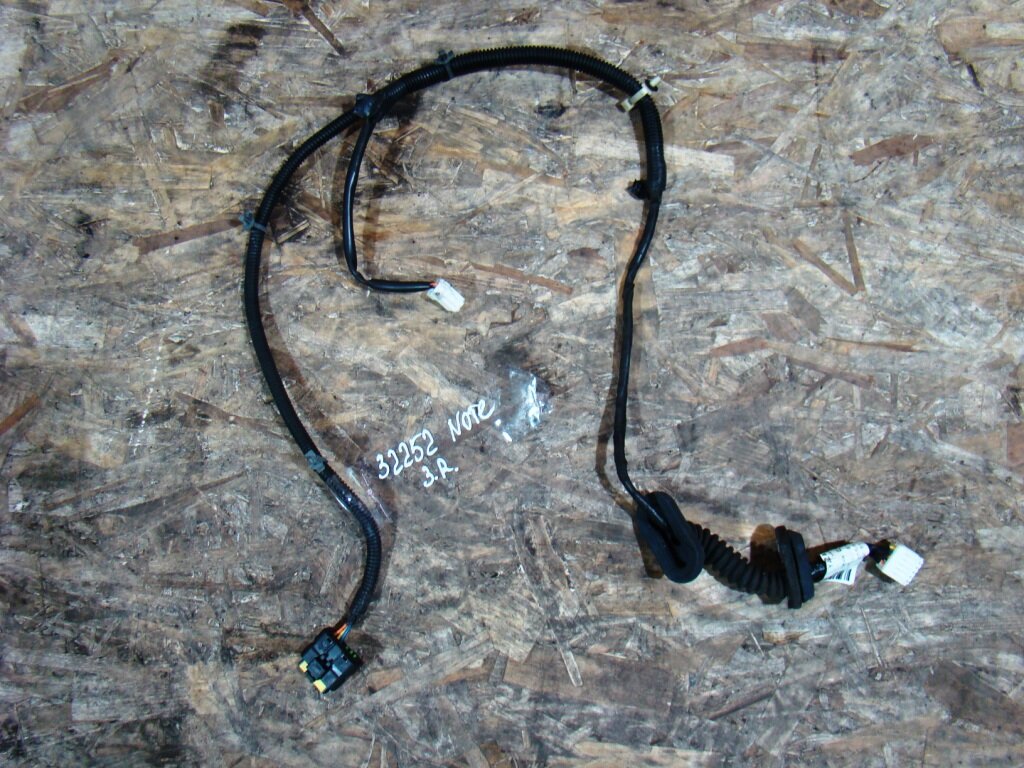 Nissan Note E11 Проводка двери задней правой 241269U00A