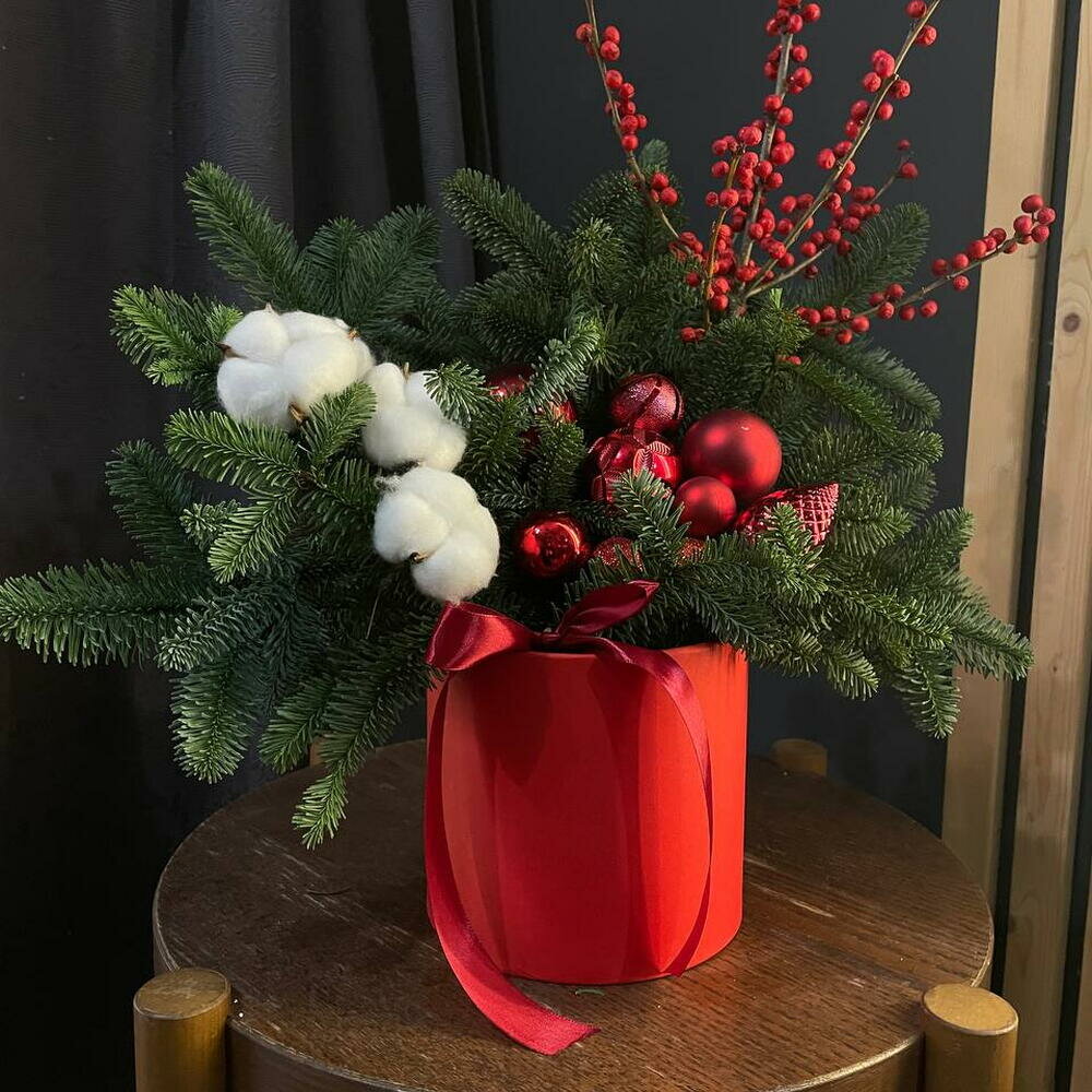 Новогодняя композиция в коробке, новогодний декор, композиция красный бархат