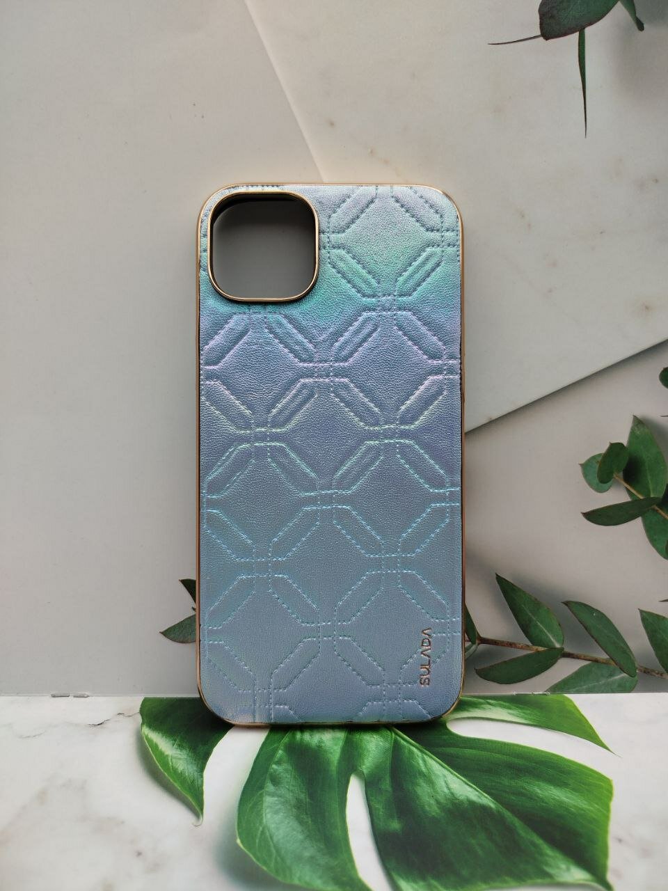 Пластиковый чехол на iPhone 14 Plus защитный