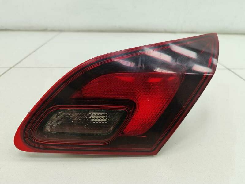 Фонарь задний внутренний правый Opel Astra J 2010-2017 кат.номер: 13386263 1222210