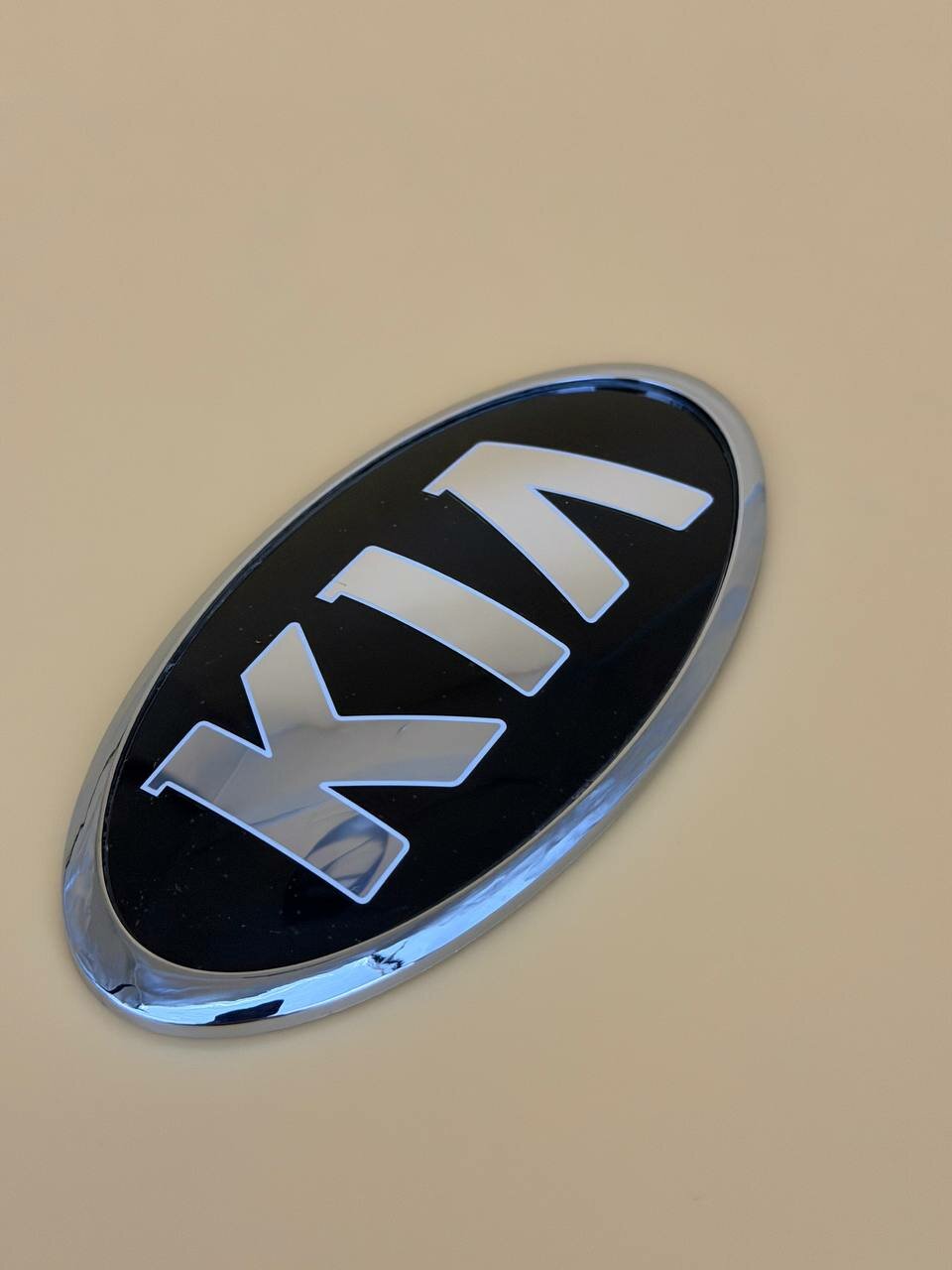 Эмблема значок на Kia 120х60 мм Хром