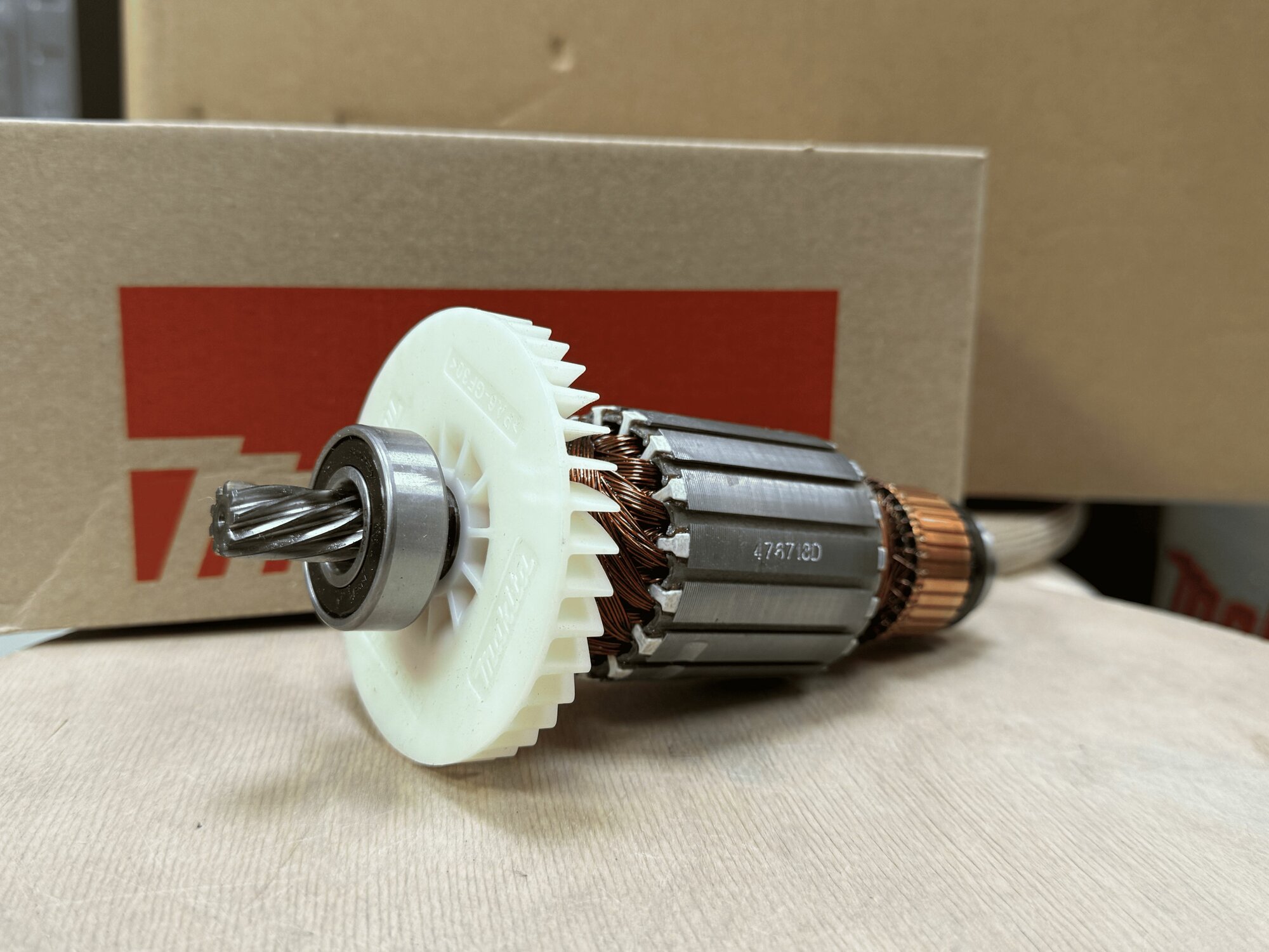 516718-8 Makita Ротор 220В в сб. для LS1040, LS1040F, LH1040F, LH1040