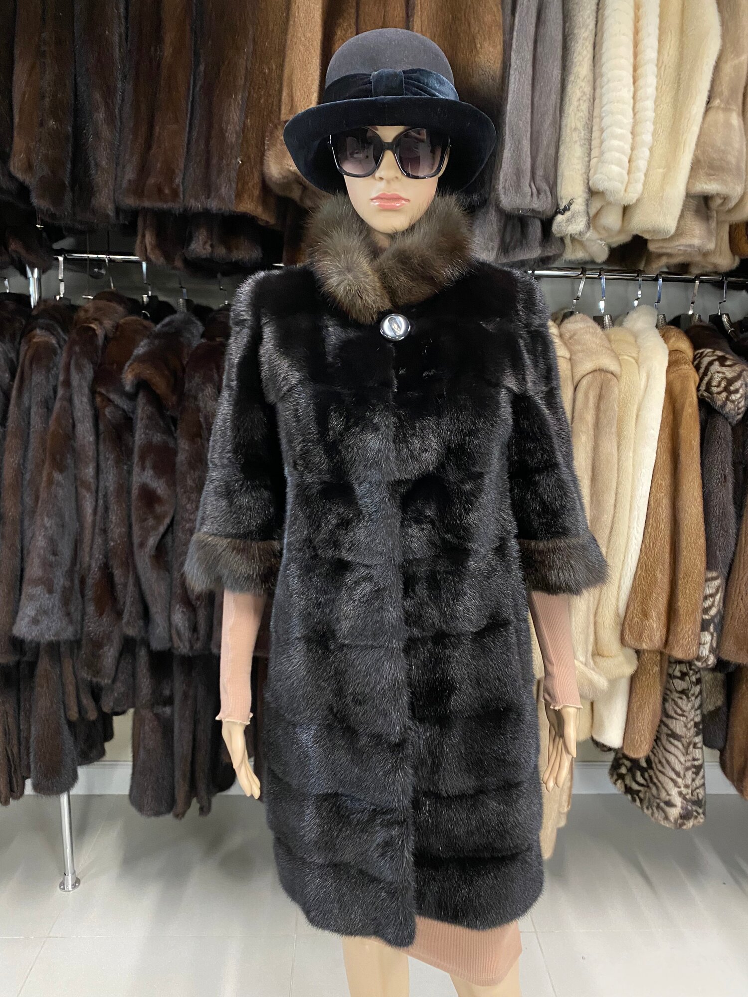 Шуба. Стильная. Норка. С песцом 42-44 р.