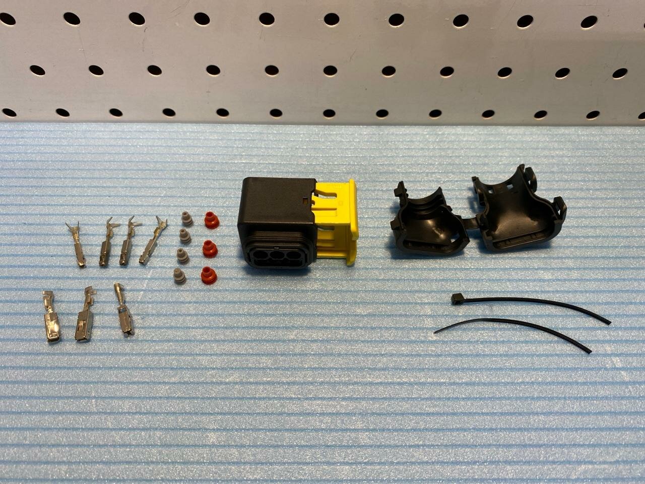 Разъём семиконтактный к фарам MERCEDES Actros MAN TGA (мерседес МАН)