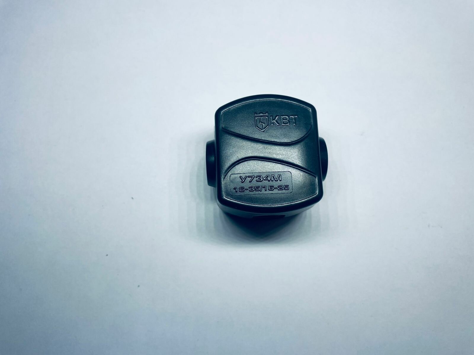 Сжим ответвительный КВТ У734М, изолирован, минимум 16мм2, максимум 35мм2