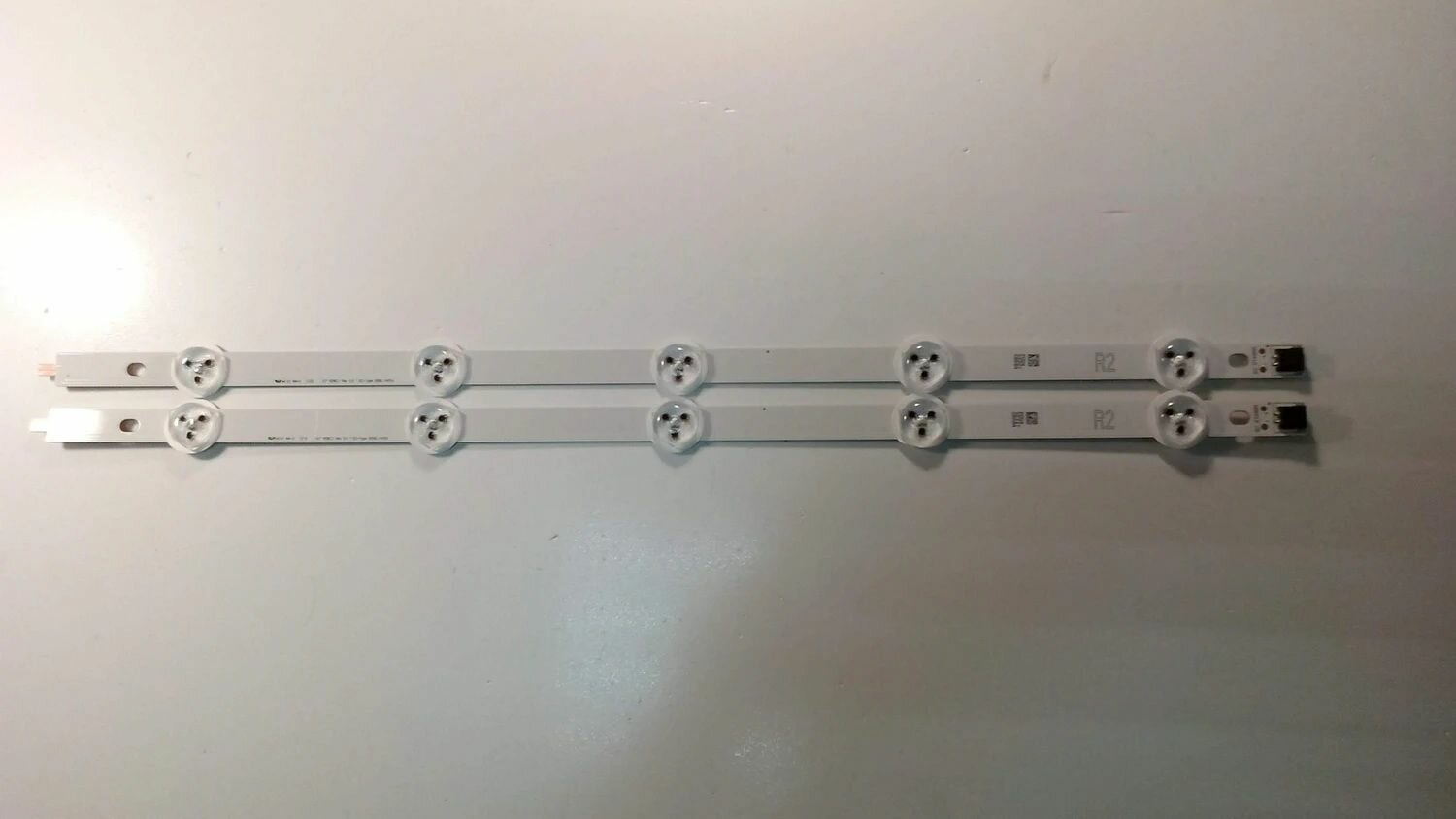 42" ROW2.1 Rev 0.0 1 R2-Type 6916L-1415A R2 LCD LG Display LC420DUE(SF)(U1) за 1 планку для 42La620V 42La620V-Za Lcd Телевизор Lg LCD, LED подсветка (string стринг светодиодный) для матрицы арт. 8114