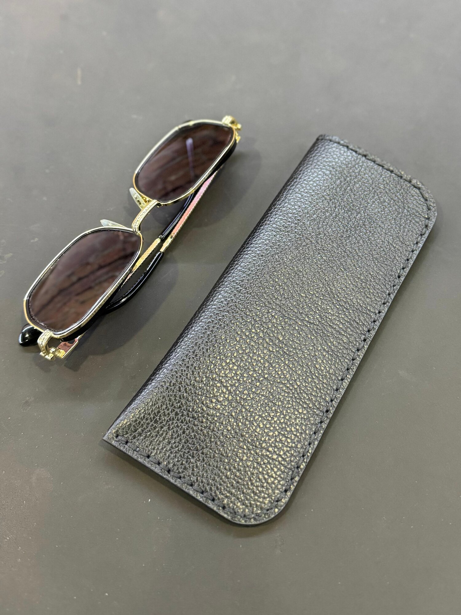 Футляр для очков. Чехол из натуральной кожи Флотар для очков мягкий