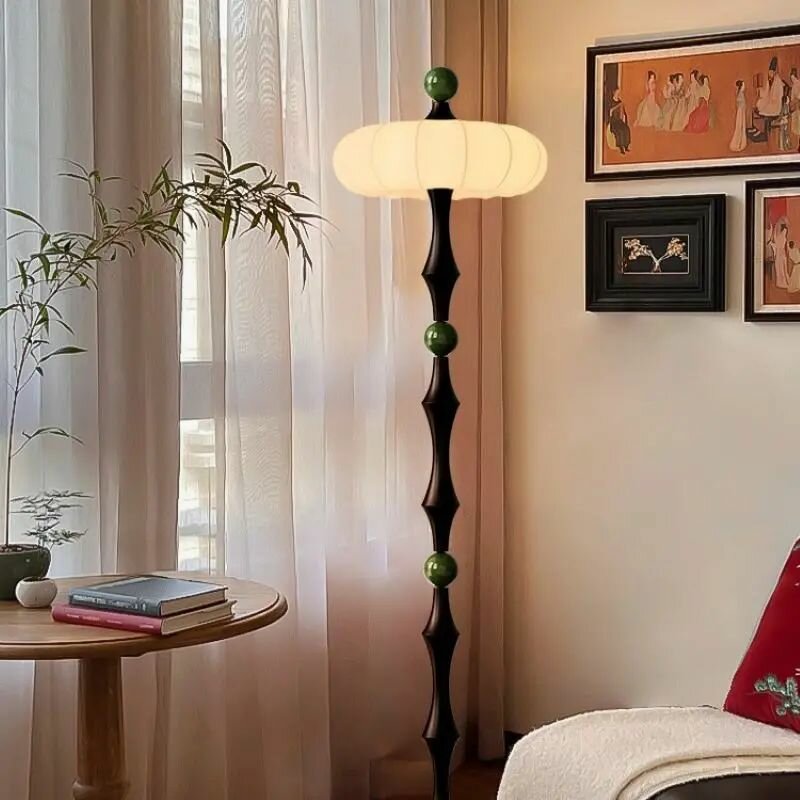 Напольный светильник