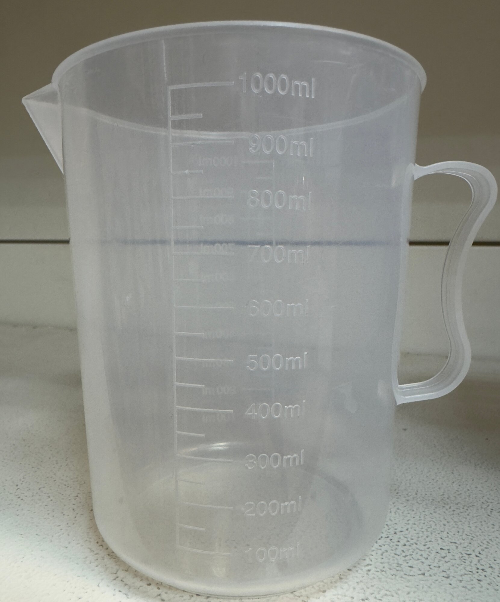 Кувшин мерный 1 литр (полипропилен) с ручкой и носиком, цена деления 100 мл