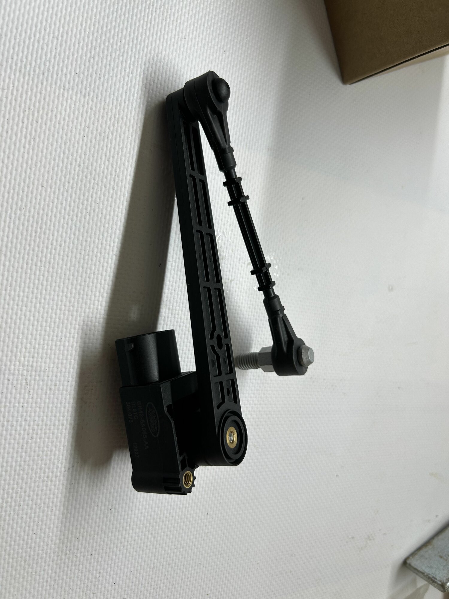 Датчик уровня кузова Range Rover L322 (2002-2012) задний 3 pin