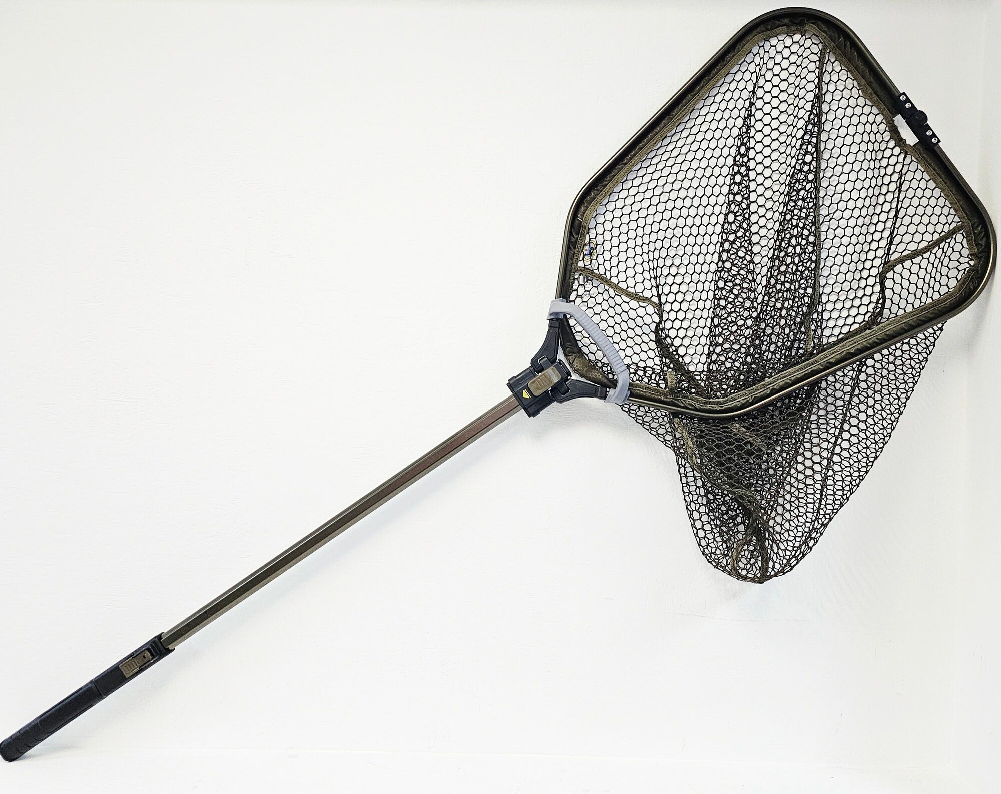 Подсачек телескопический компактный с сеткой AntiHook, зеленый 215 см.