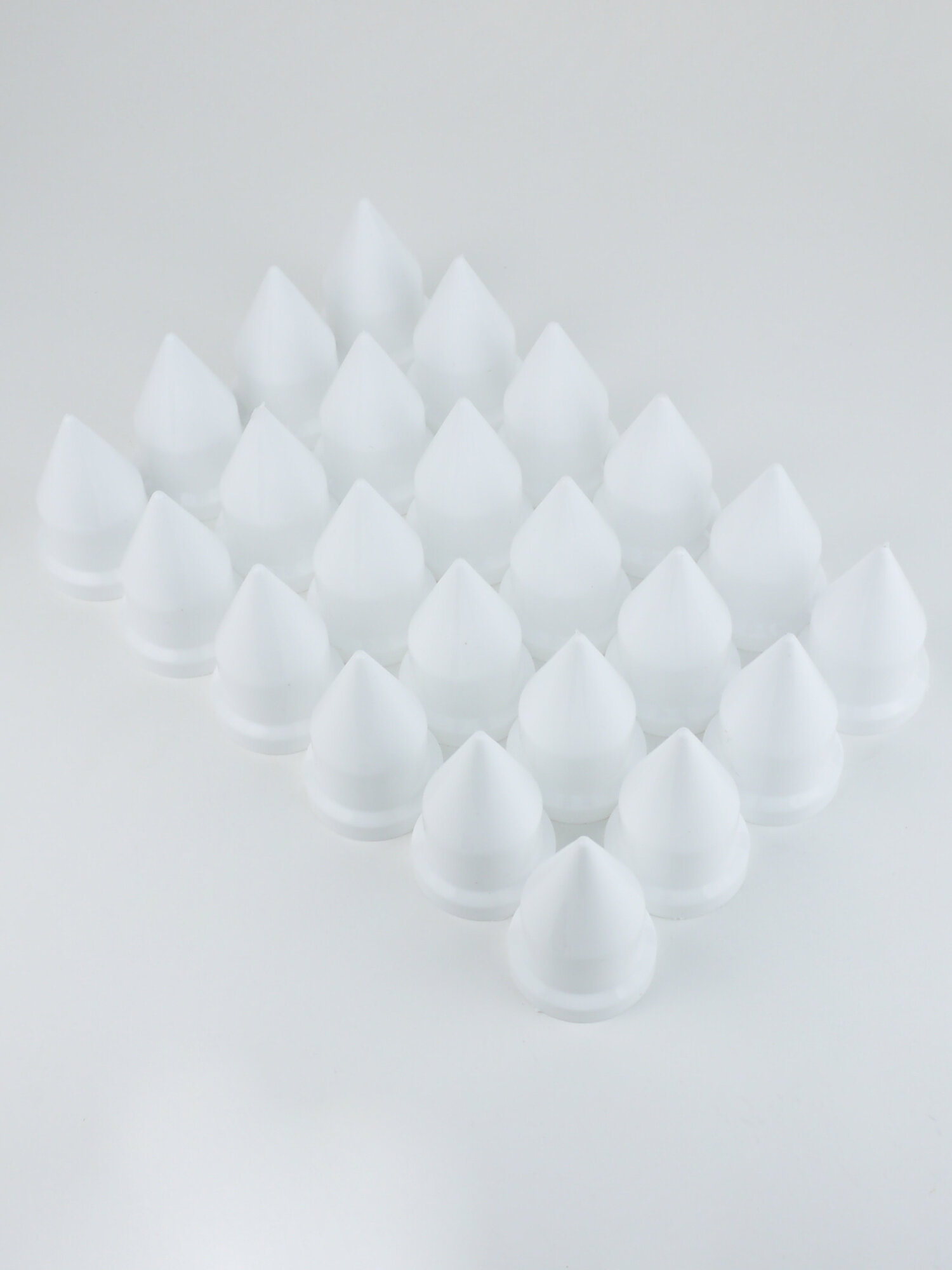 Пики на гайки 27 мм (24 штук) белые