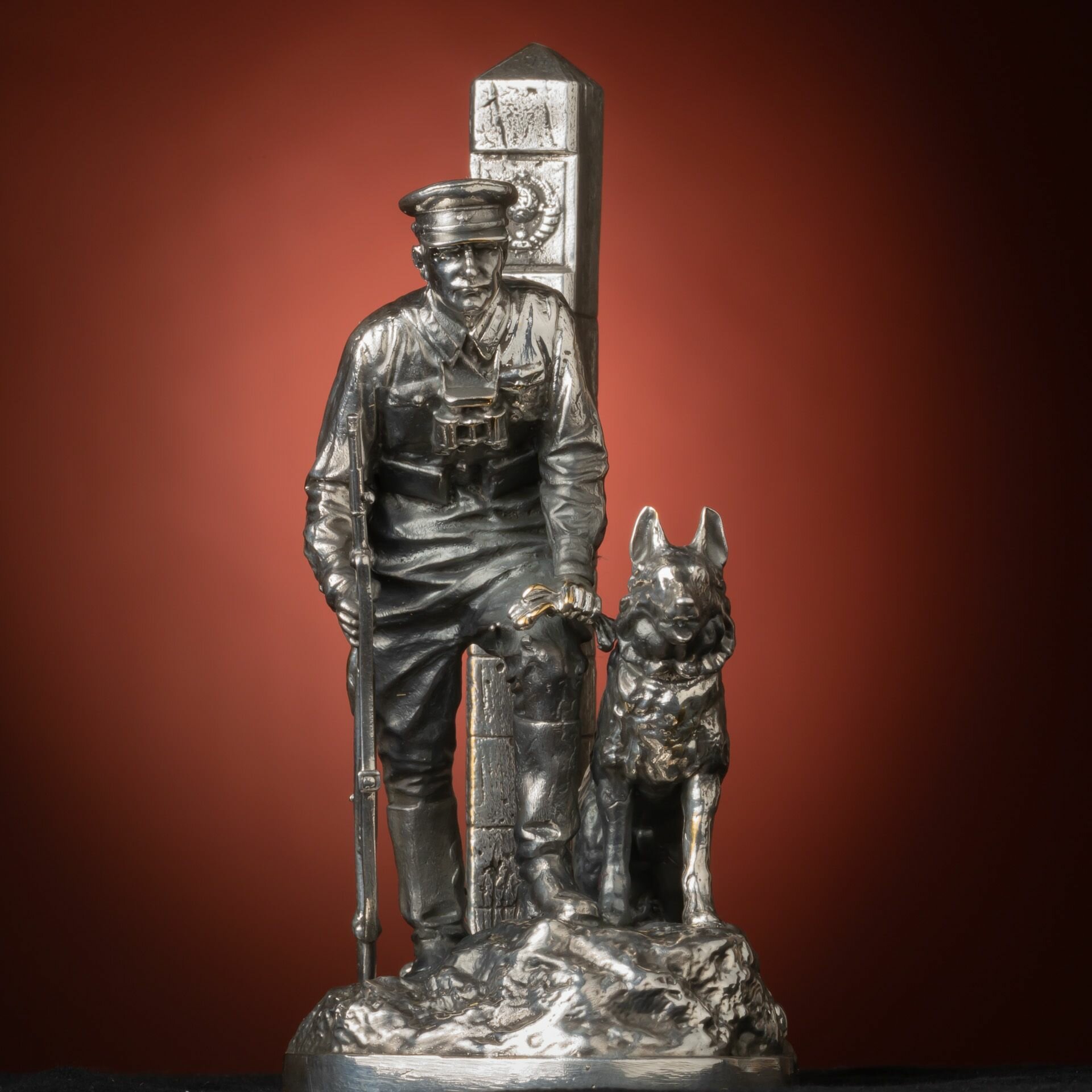 Бронзовая скульптура студии РР с серебрением. Пограничник НКВД СССР. На Советско-Финляндской границе. 1939 год. 195 мм.