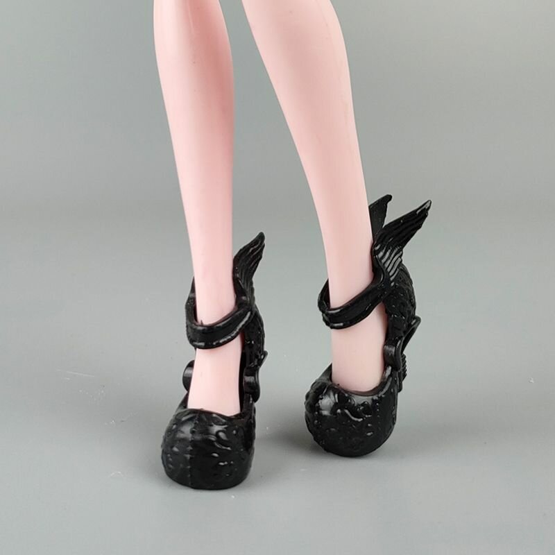 Туфли подходят для кукол Monster High