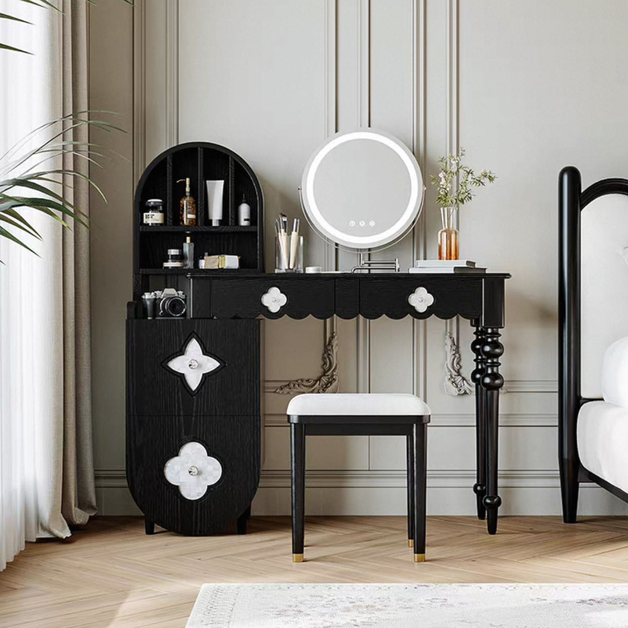 Интерьерный туалетный столик со шкафом во французском стиле Trèfle Noir (шкаф справа)