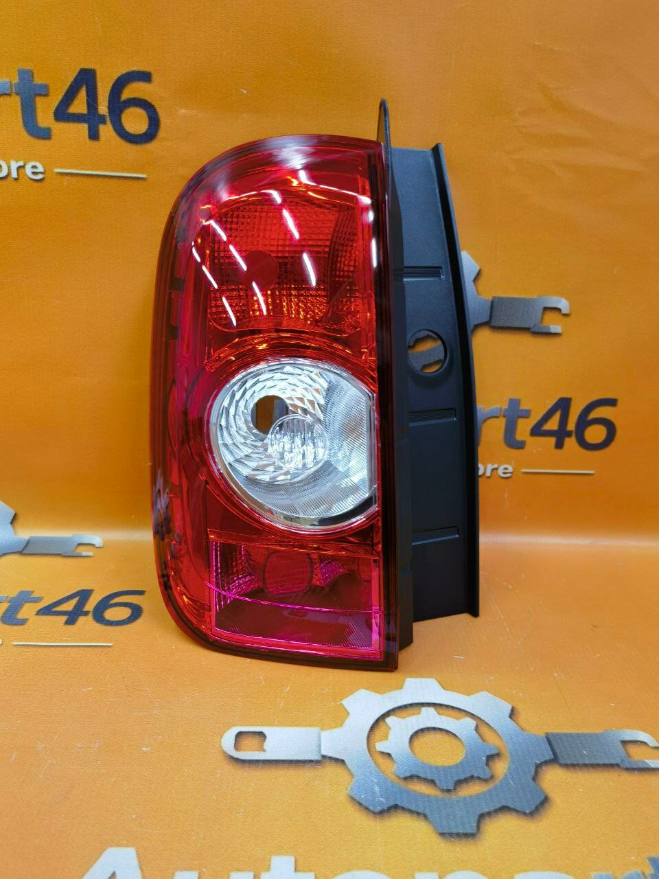 Левый задний фонарь Рено Дастер Renault Duster1 (2010-2015 год)