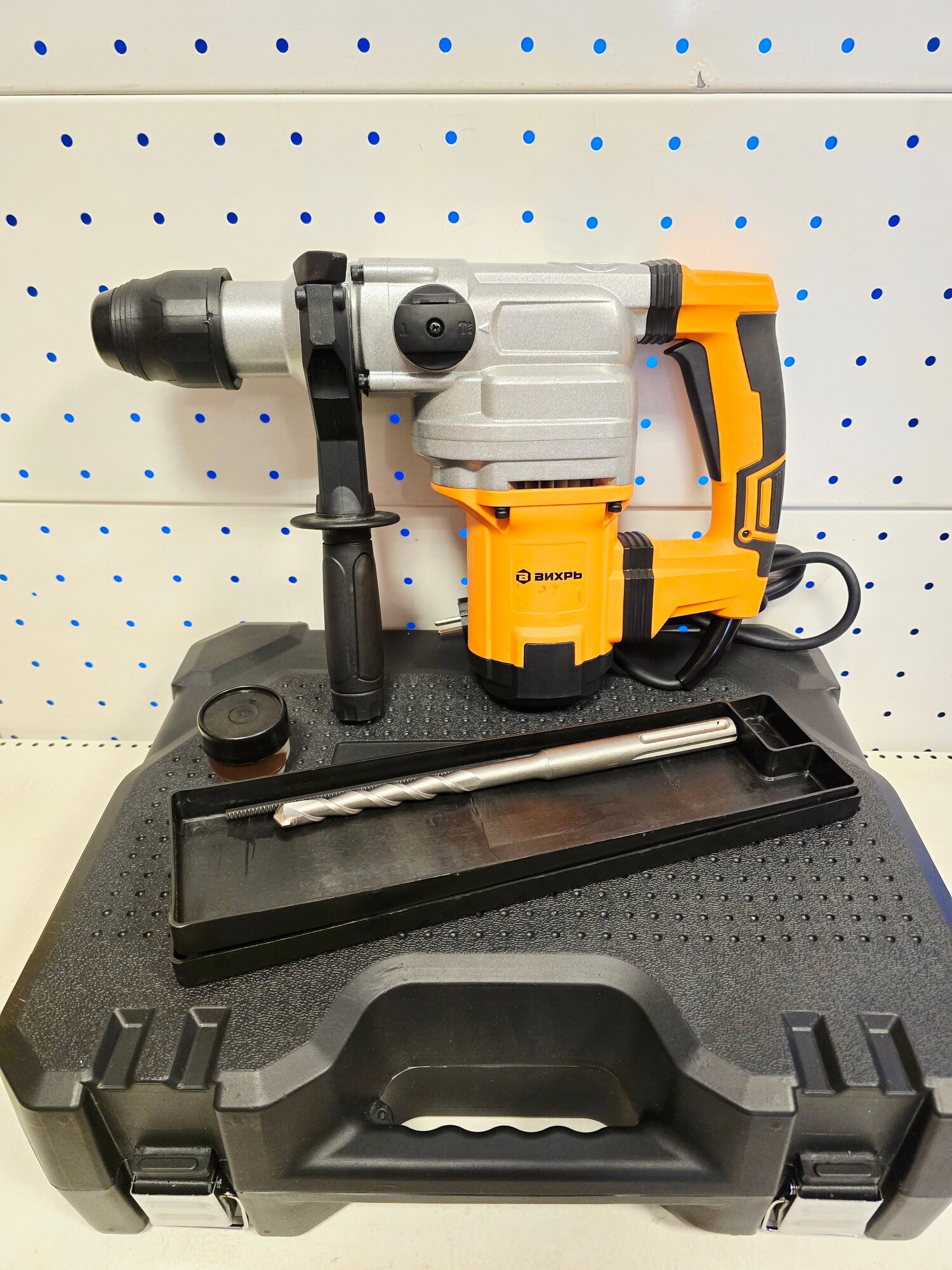 Мощный ударный перфоратор Вихрь П-1600К-М, 1600 Вт, SDS-max, 11Дж