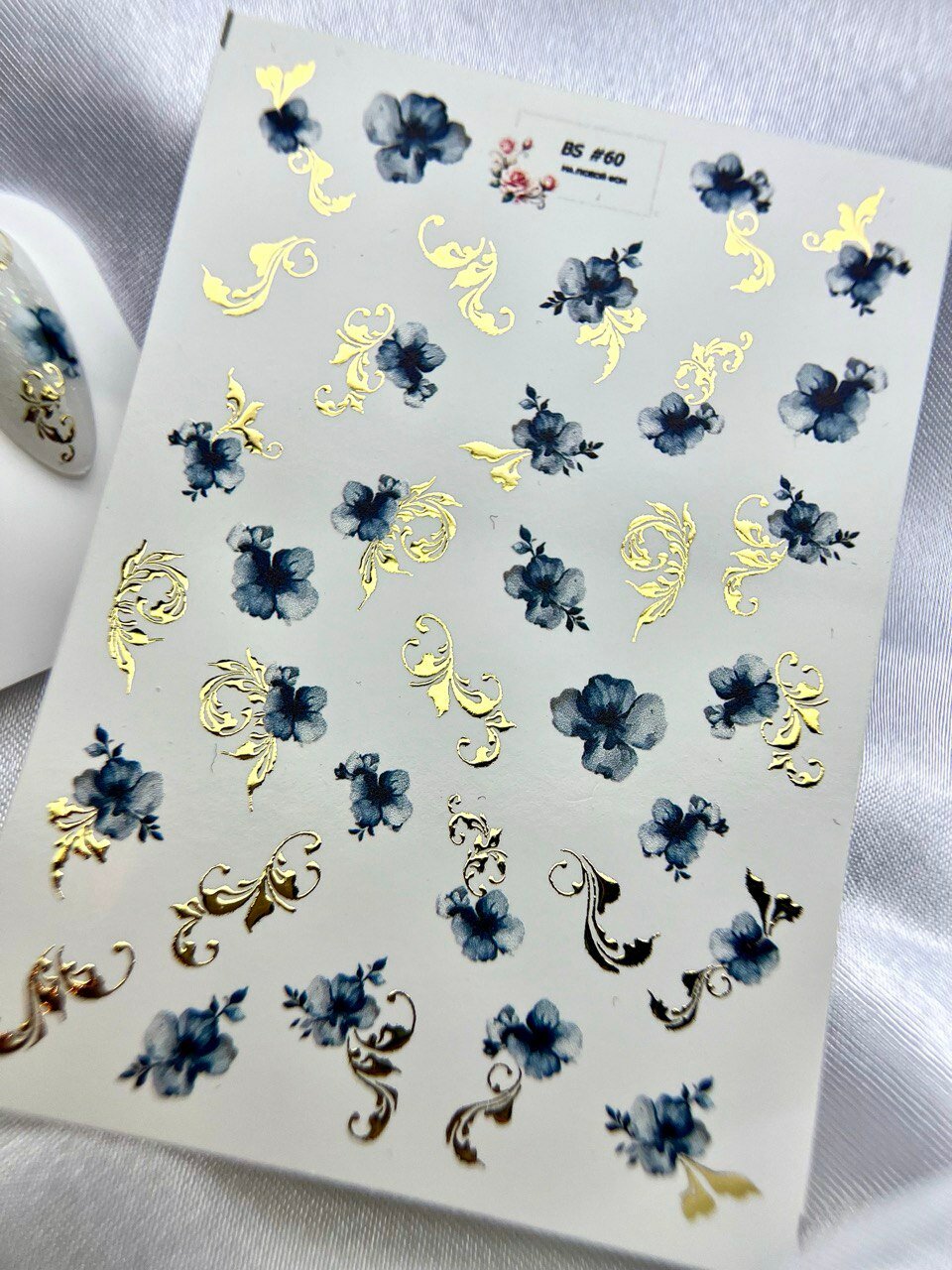 Слайдеры на ногти на водной основе цветы и вензеля из золотой фольги