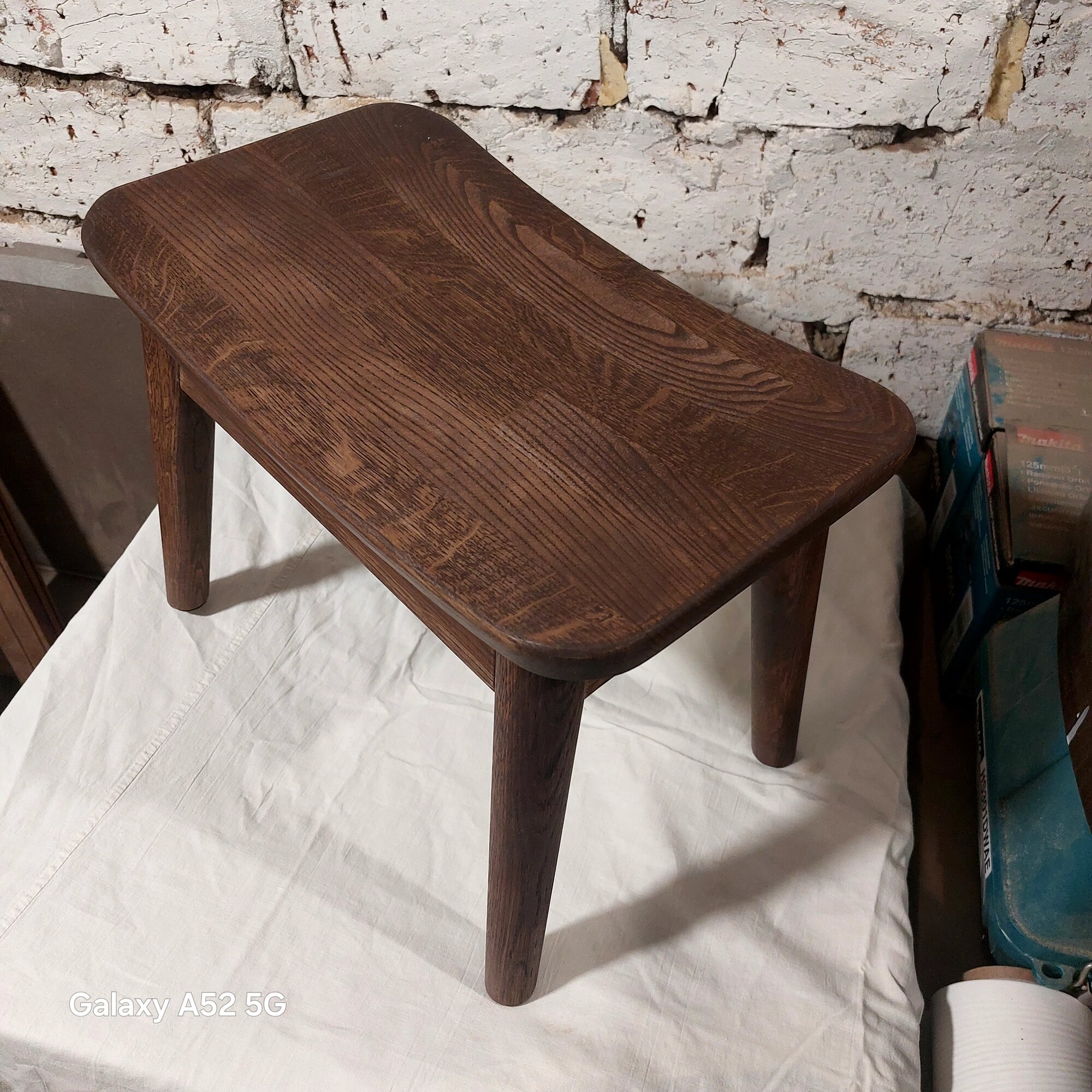 Табурет деревянный серии"самурай". Из массива дуба, покрашен маслом Рубио Монокот, цвет шоколад.