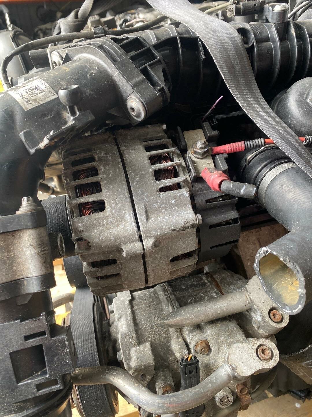 Генератор для BMW 3 E90/E91/E92/E93 2.0 OEM 12318507624