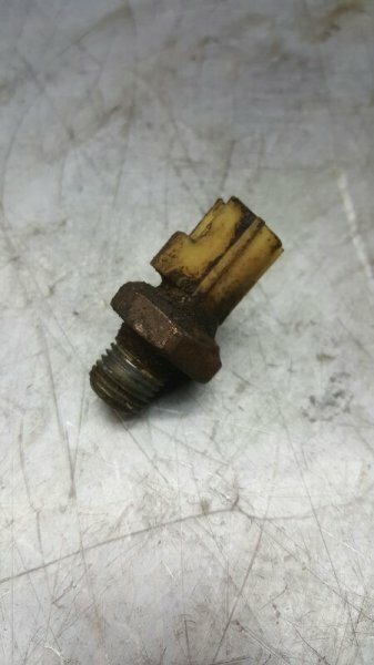 Датчик давления масла Ford Focus DBW EYDB 1998 (б/у)