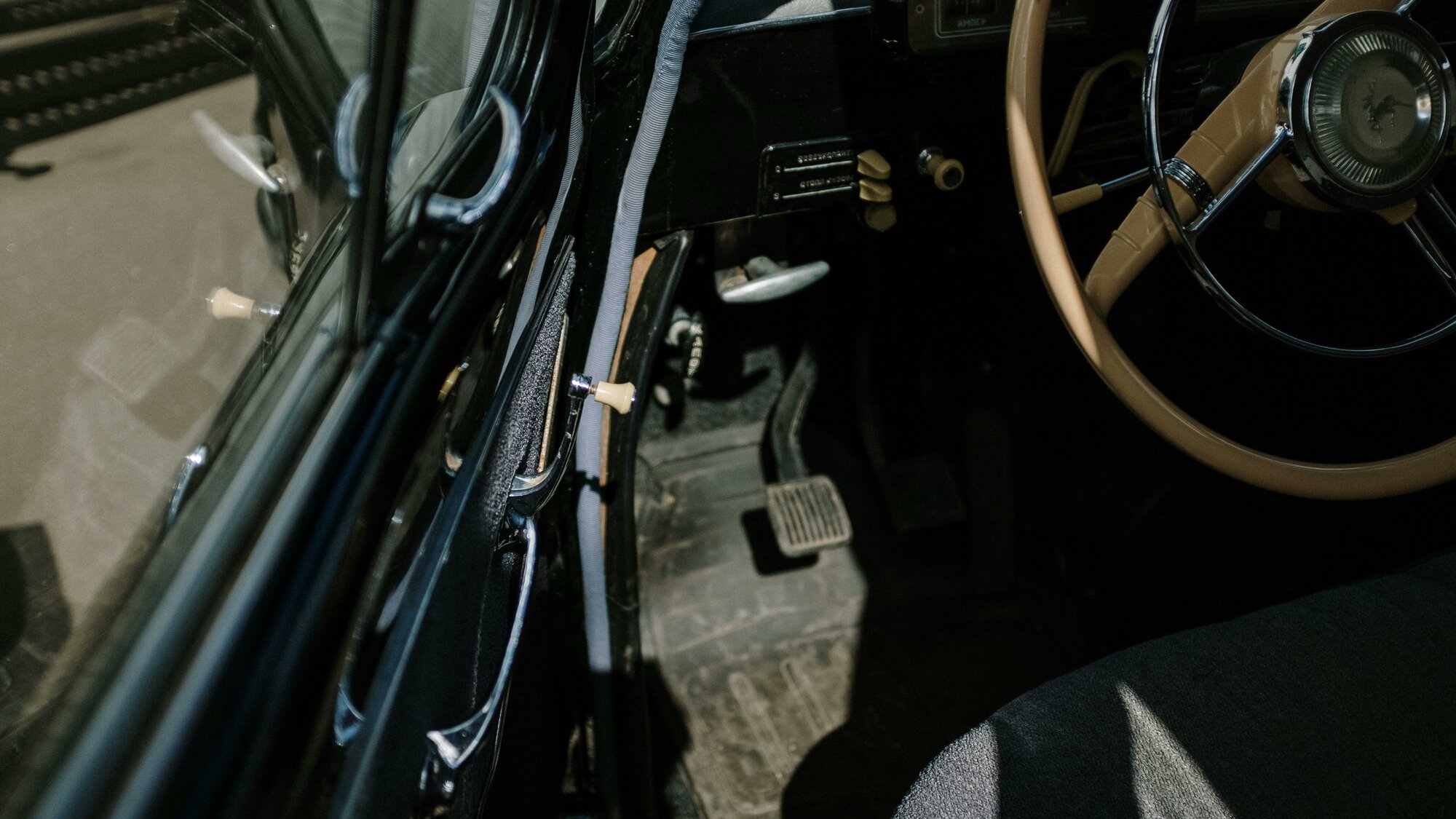 Картина на холсте 60x110 LinxOne "Автомобиль, интерьер для дома / декор на стену / дизайн