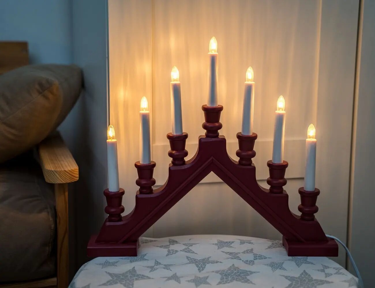 Рождественская горка SARA деревянная, красная, 7 тёплых белых ламп, 43х38 см, STAR trading