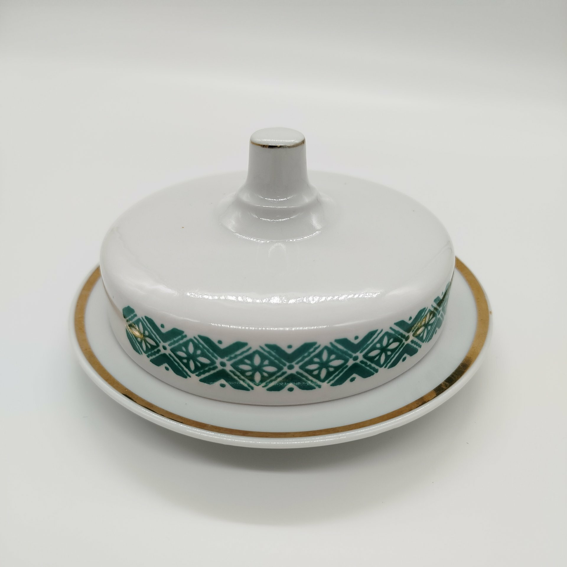 Маслёнка круглой формы с орнаментом, фарфор, деколь, золочение