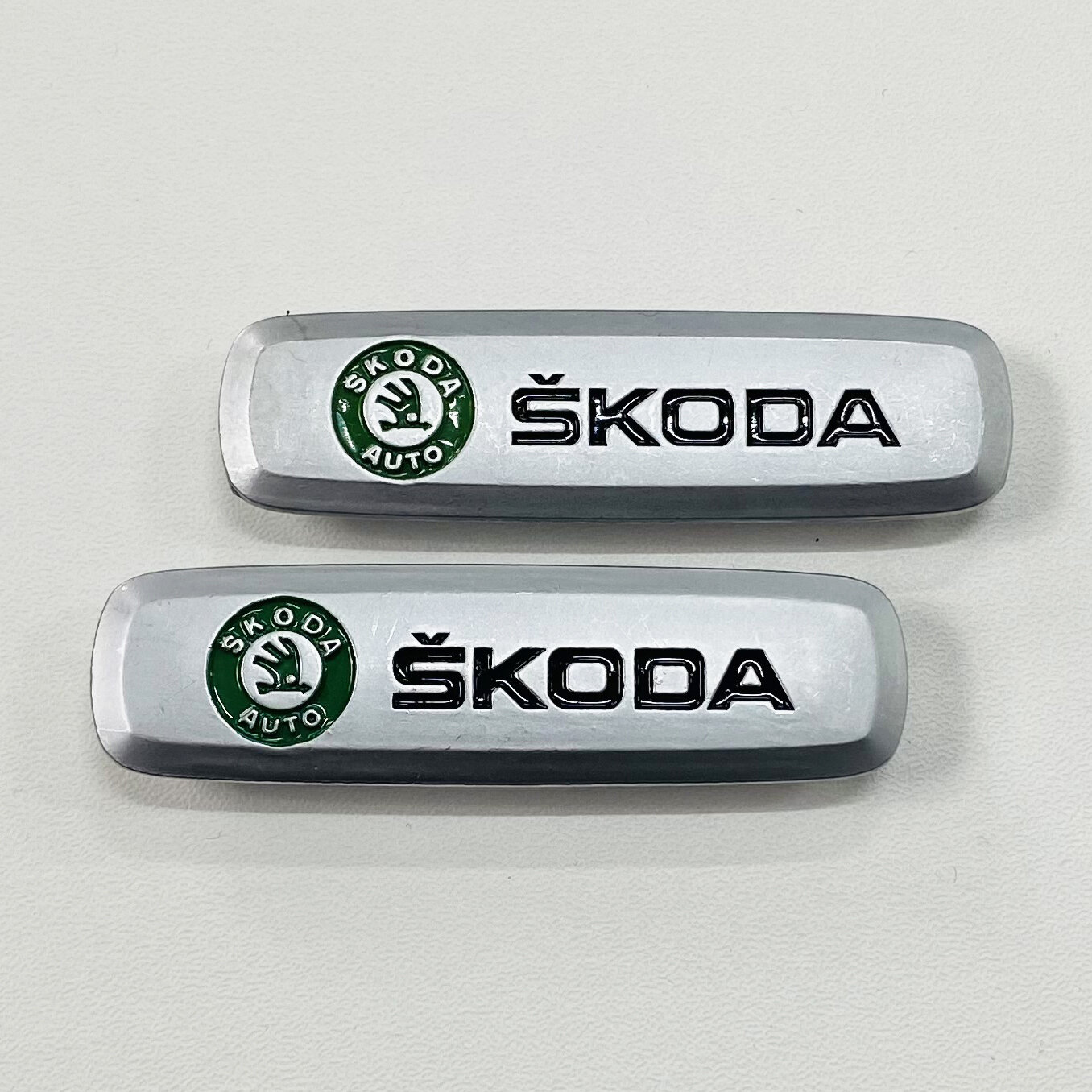 Шильдик Skoda (2 шт.) / логотип для EVA-ковриков