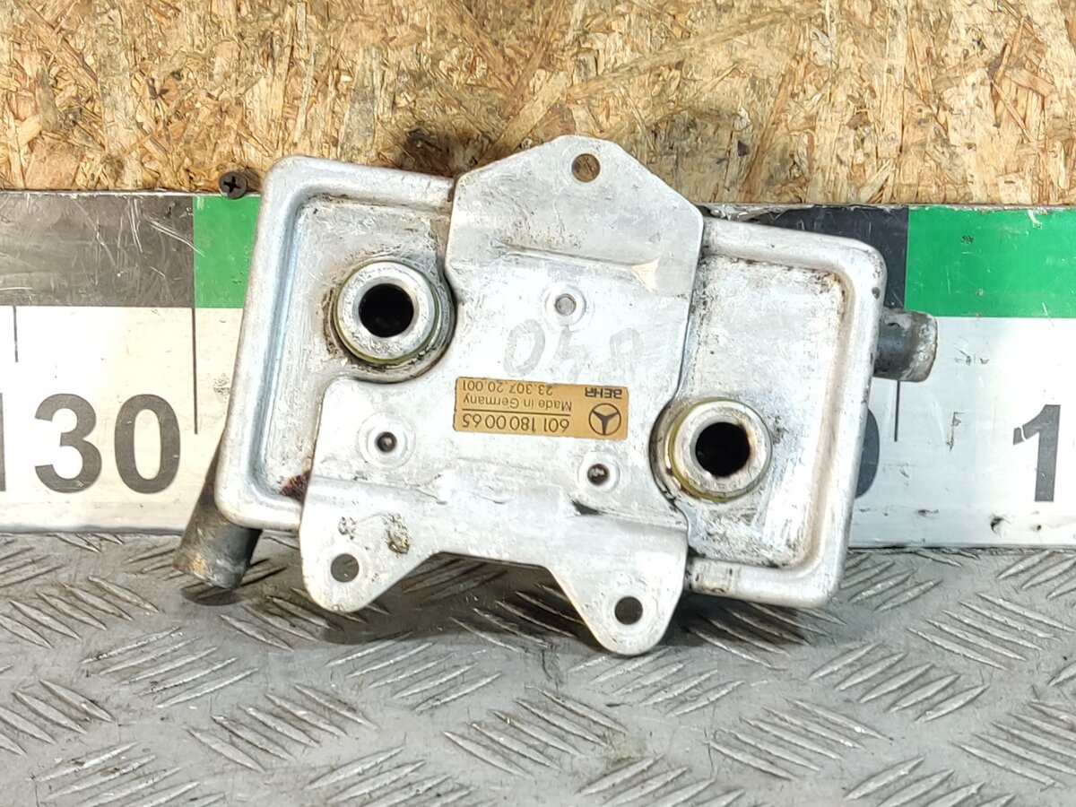 Радиатор масляный MERCEDES Vito 638 6011800065