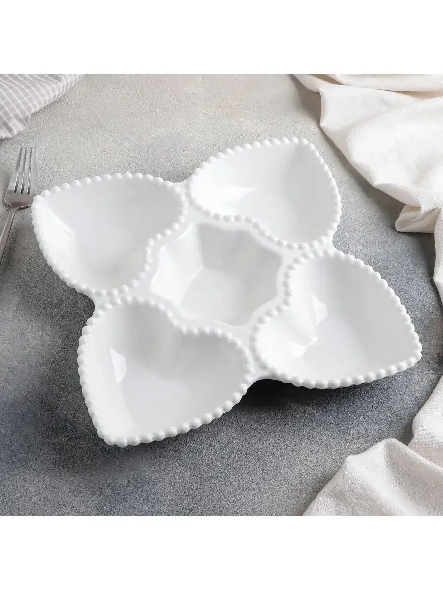 Менажница керамическая 5 ячеек «Сердца», 25×5 см, цвет белый