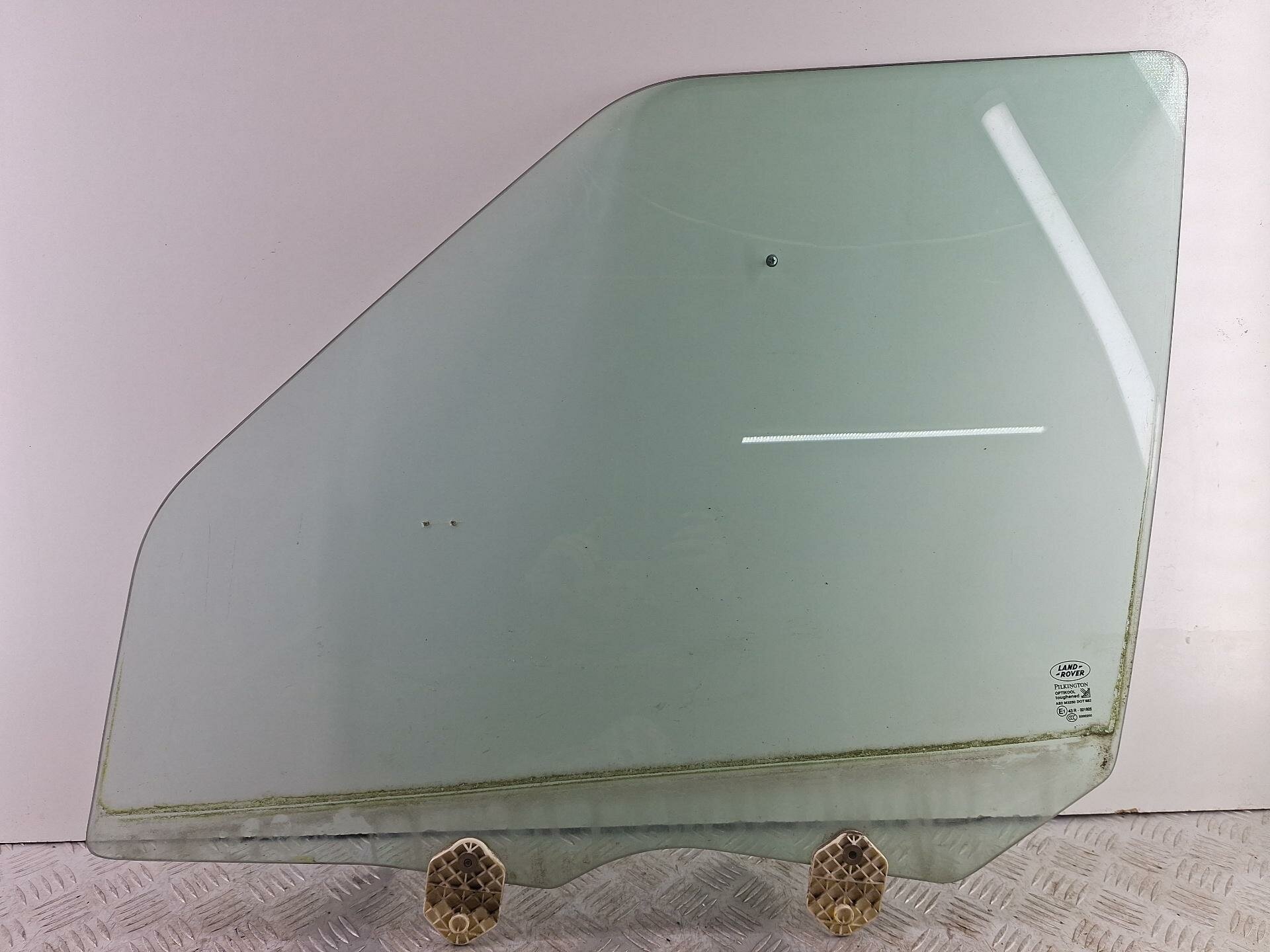 Стекло двери передней левой Land Rover Discovery 3 L319 2007