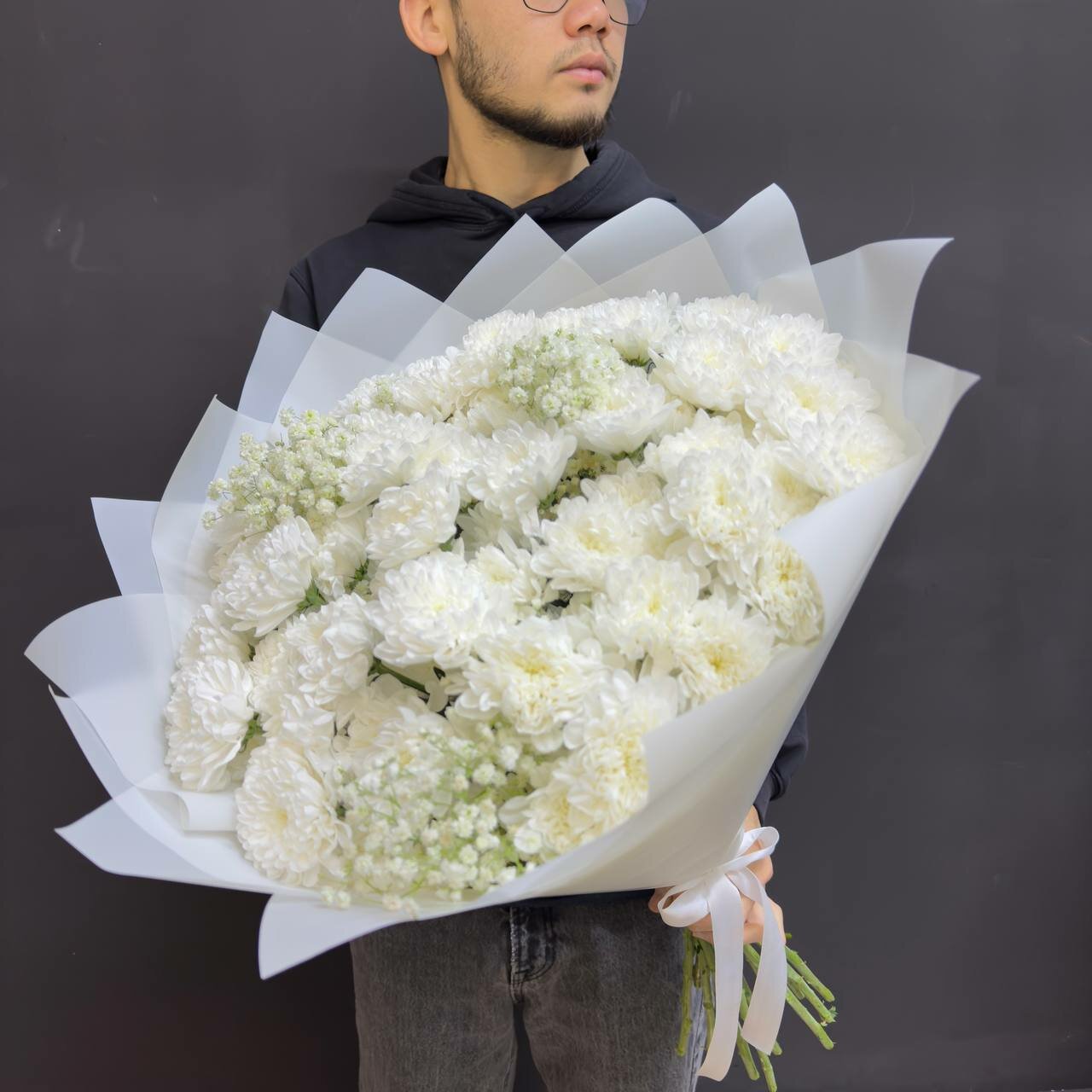 Букет "Прекрасное сочетание", кустовые хризантемы и гипсофилла