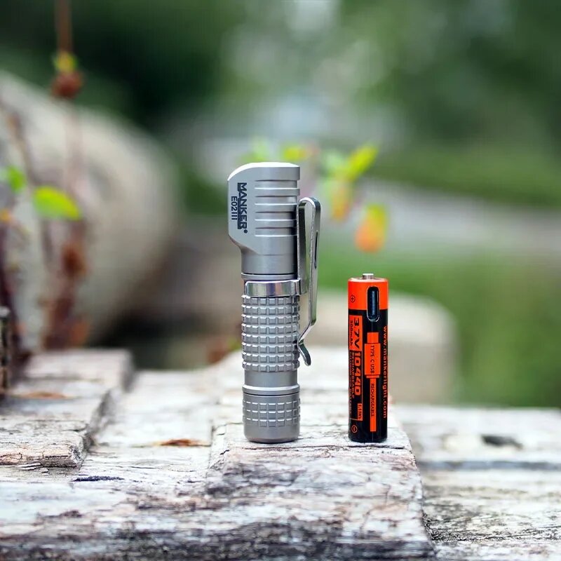 Manker E02 III алюминиевый фонарик 400 люмен Battery and Headband