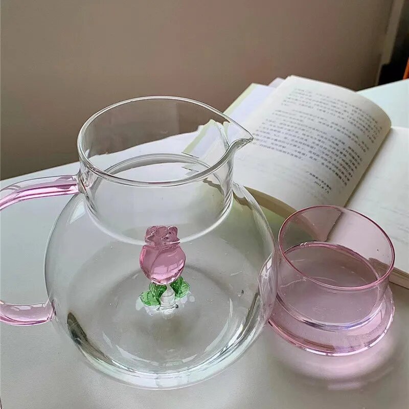 Стеклянный чайник в форме розы