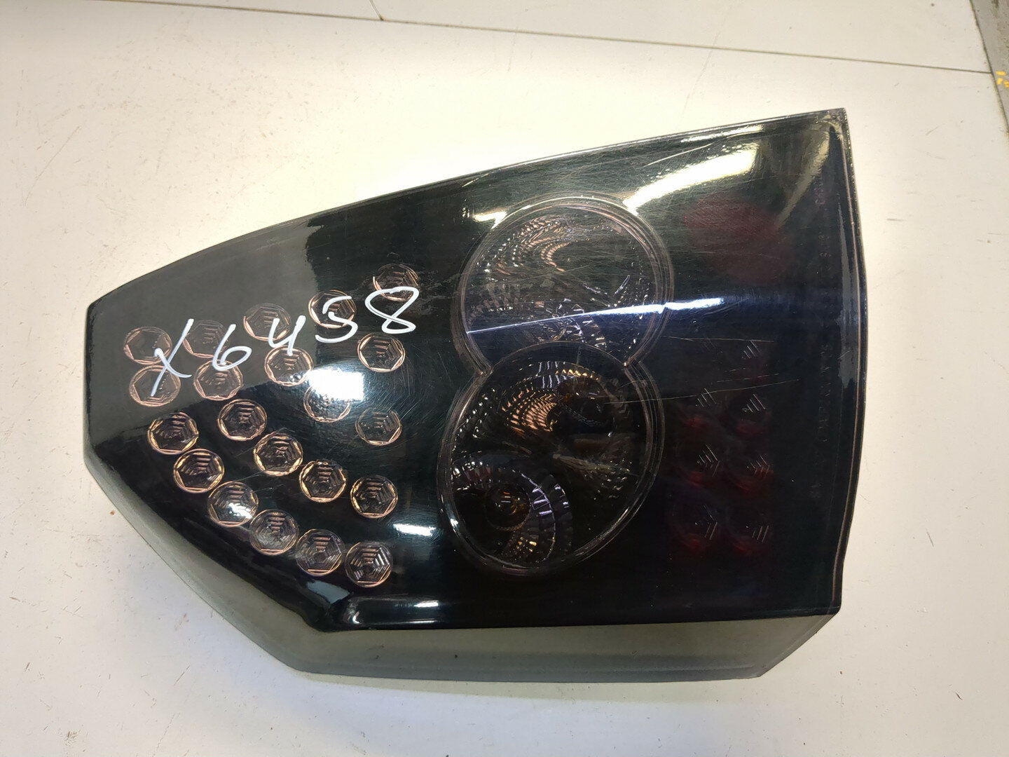 Фонарь (задний) левый Chrysler 300C Б/У