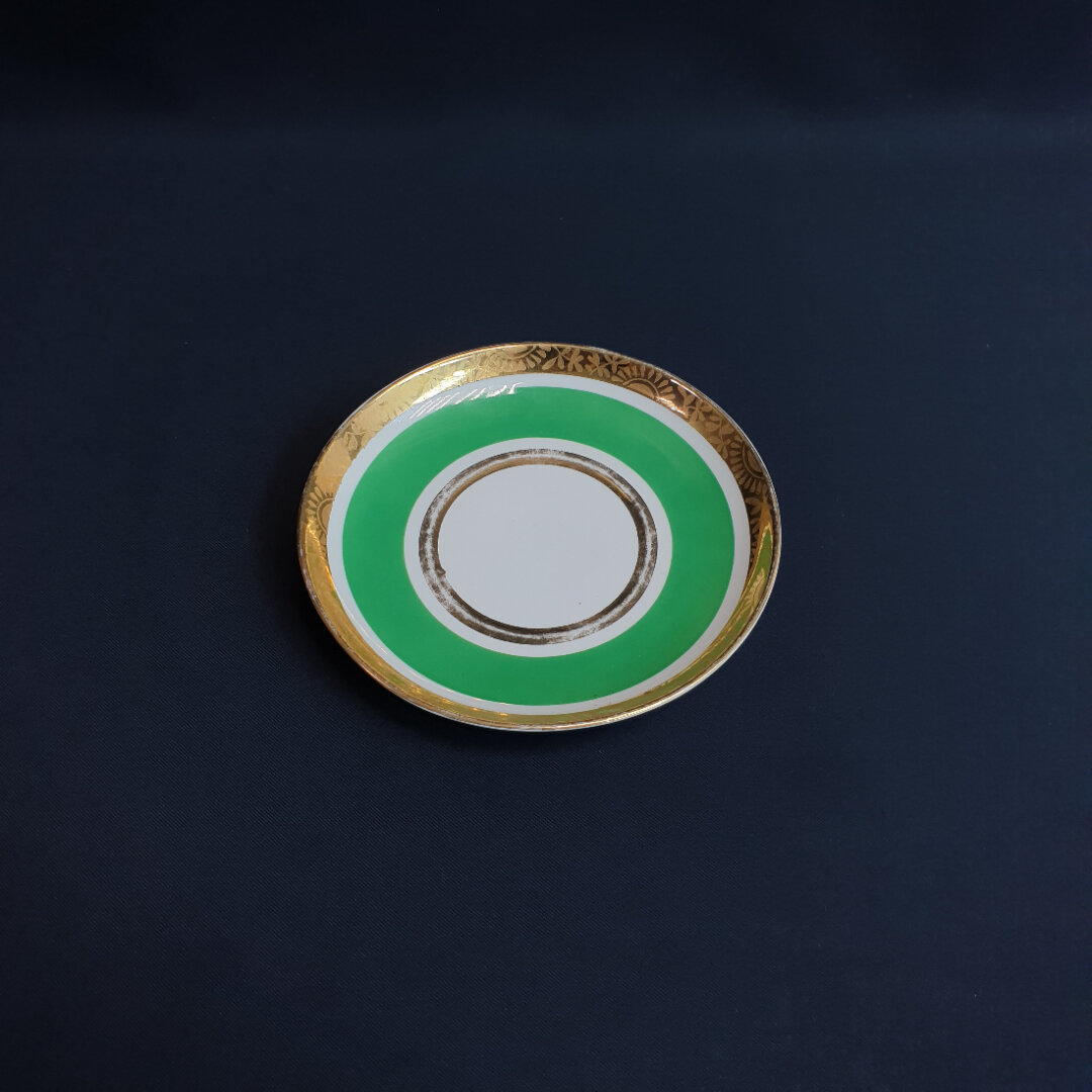 Блюдце гигант 15.5 см, ЛФЗ, крытье, позолота. Винтаж, СССР.