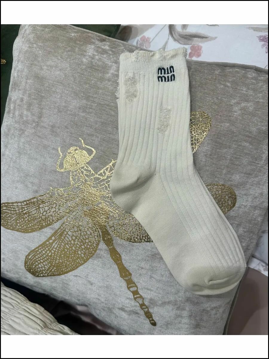 Эксклюзивные рваные носки Miu Miu молочные