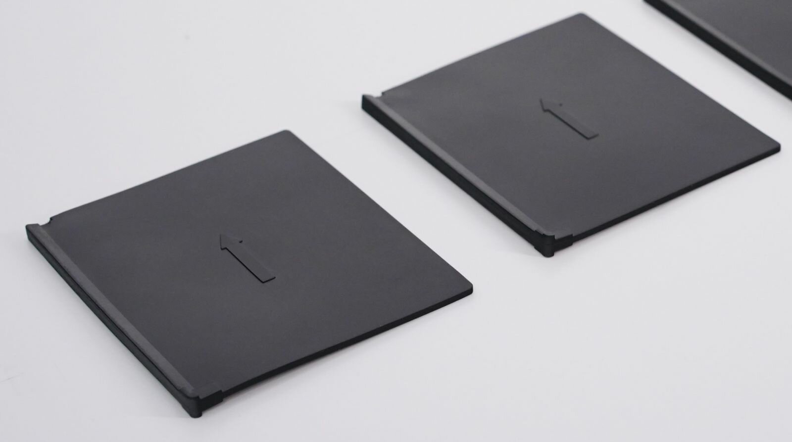 Комплект разделителей полюсов Instart для автоматических выключателей SD160-250 3P, 2 шт