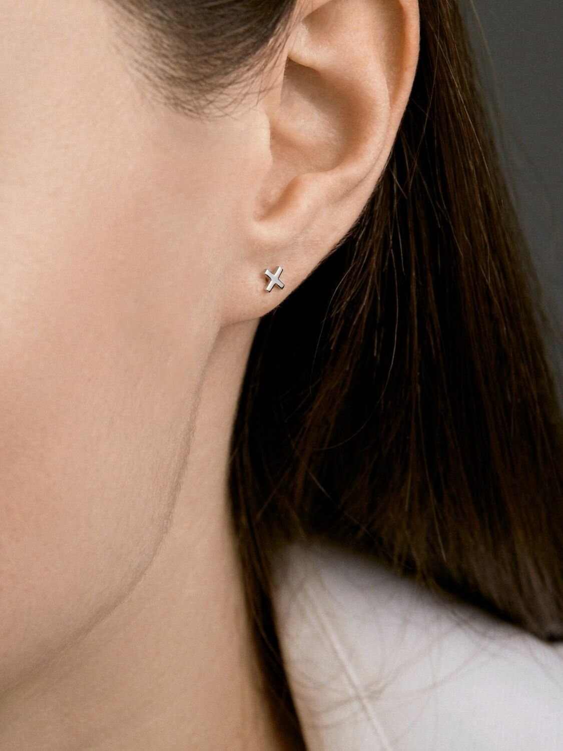 Серьги пусеты, белое золото, 585 проба, родирование