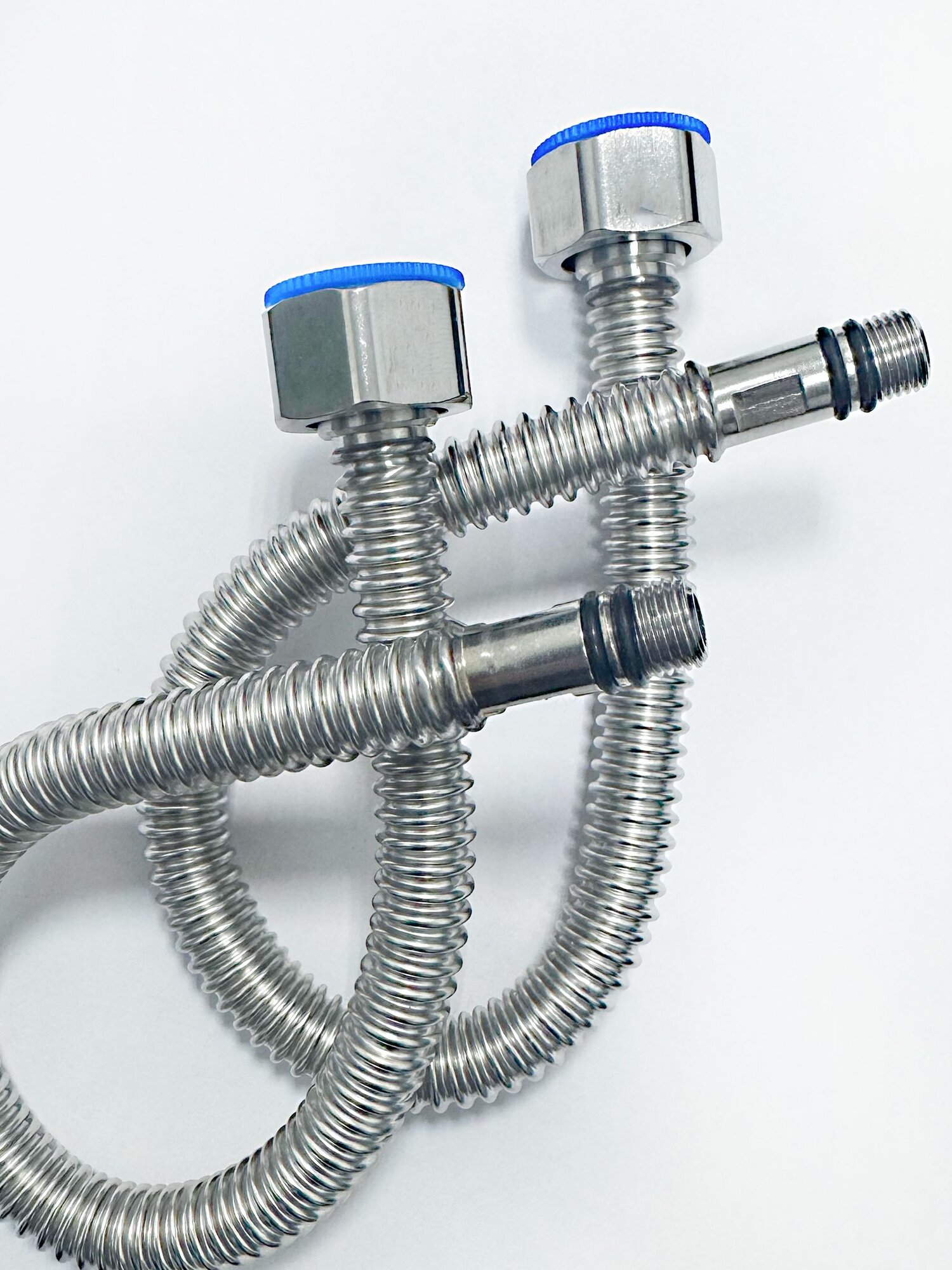 2 шт по 30 см, 1/2"xM10, гайка-штуцер. Стальная гибкая подводка для смесителя. Для подключения холодной и горячей воды.