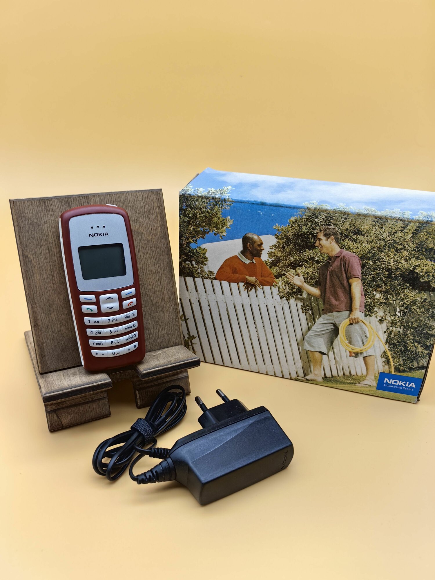 Мобильный раритетный кнопочный ретро телефон Nokia 2100, Красный