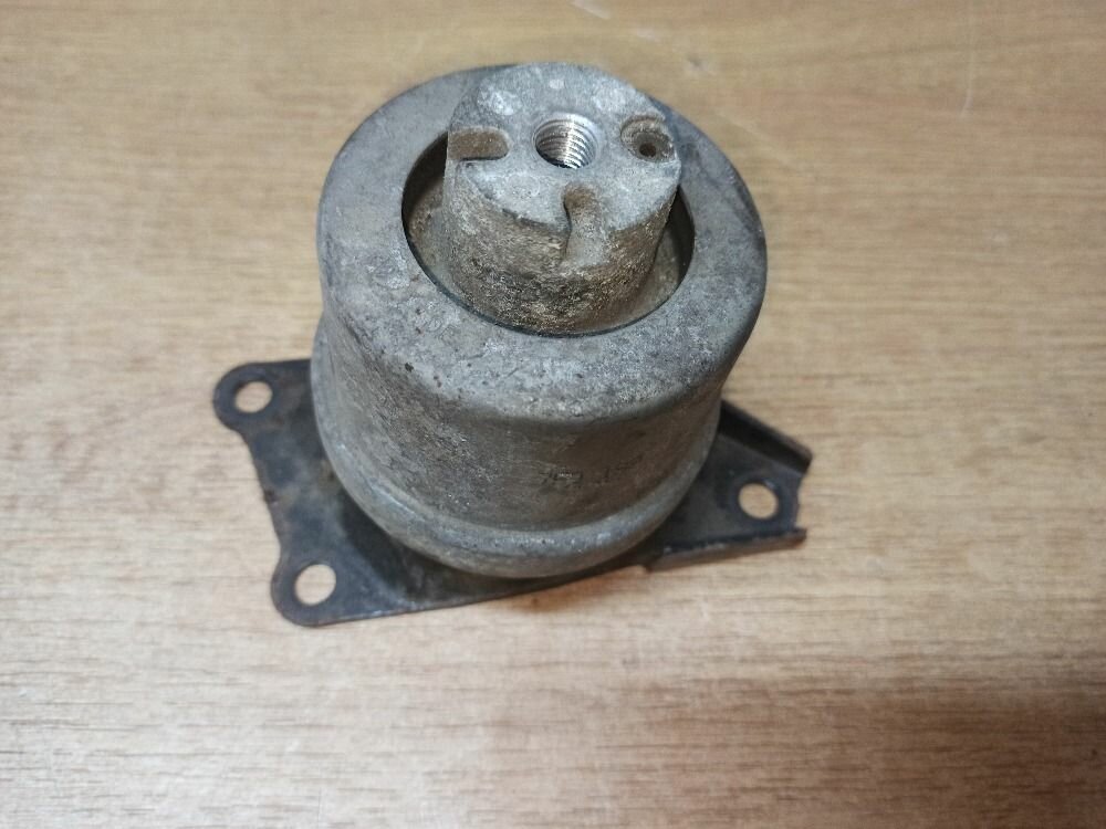 Подушка крепления двигателя Volkswagen Transporter