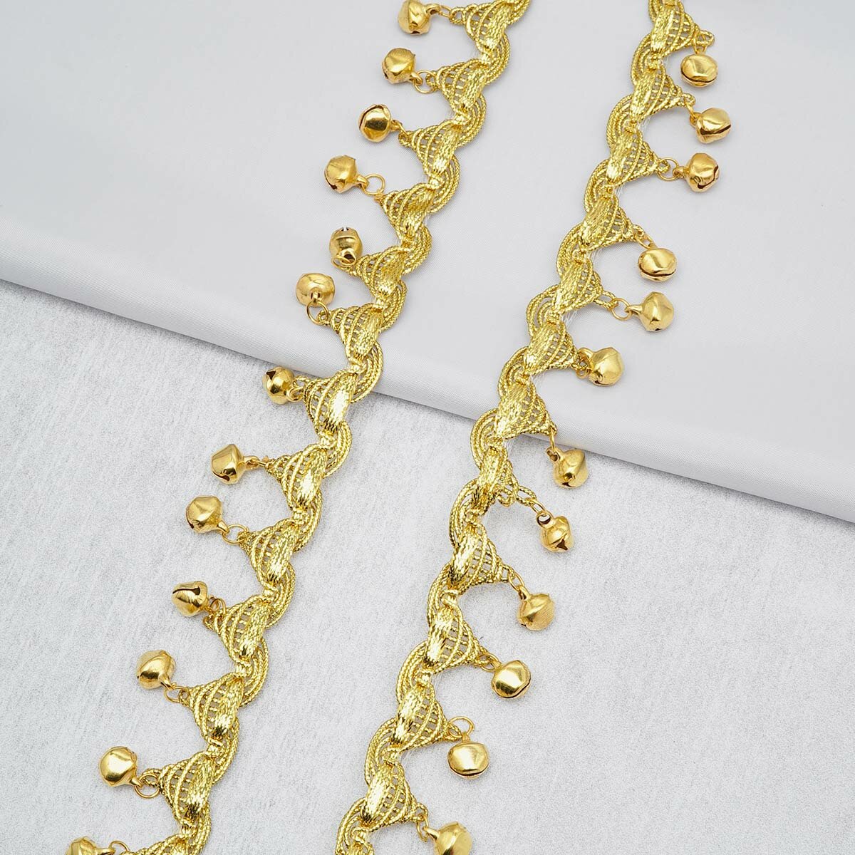 3Al208 Тесьма металлизированная с бубенчиками 2,5см*9,14м (золото), 9.14 м