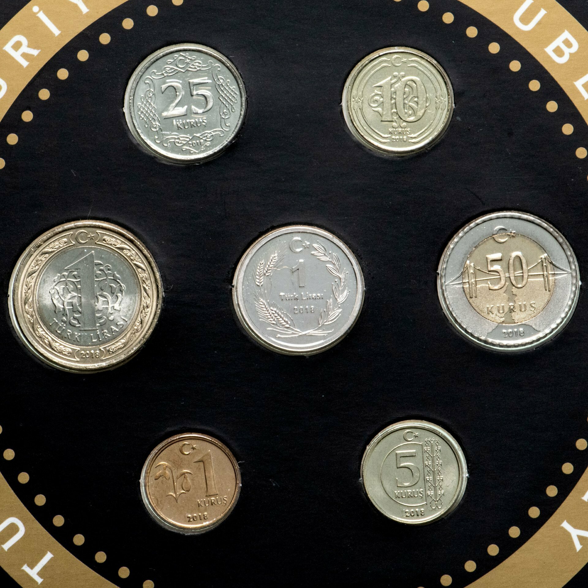 Турция полный набор 1, 5,10, 25, 50 куруш + 1 лира 2018 год + серебряный жетон в буклете, Латунь и медно-никелевый сплав, в сохранности UNC
