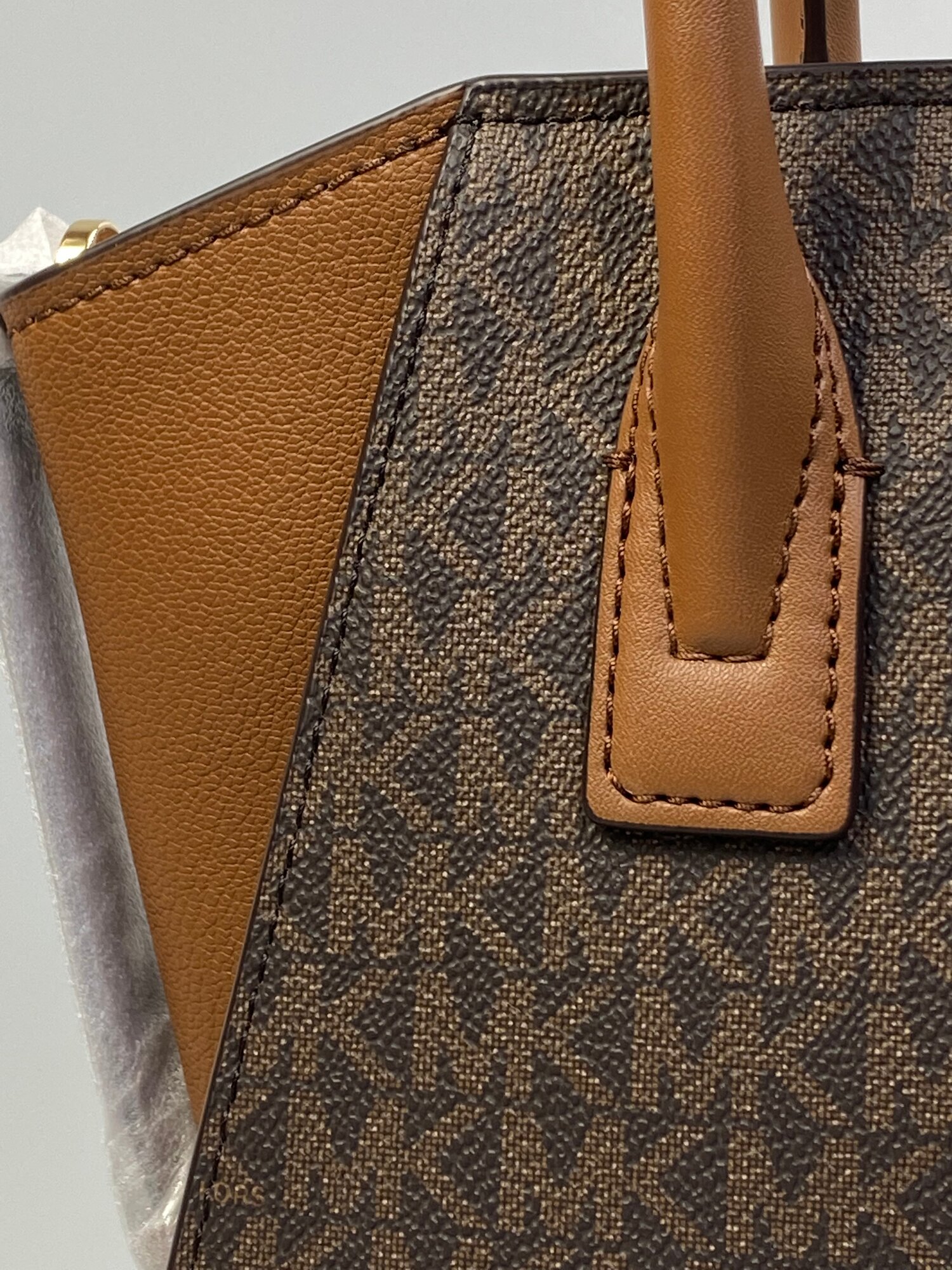 Сумка сэтчел MICHAEL KORS Avril Small Logo Top-Zip Satchel, brown — фото 1