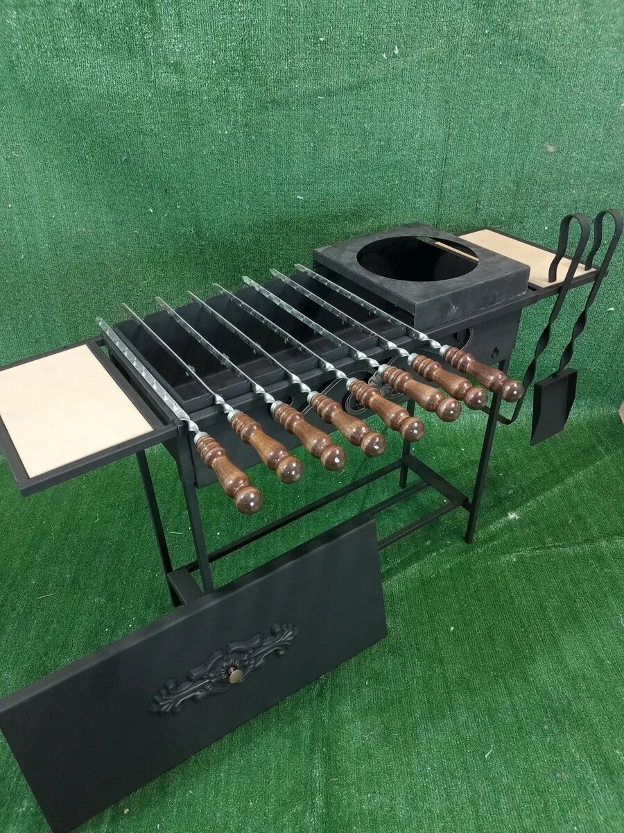 Барбекю с крышкой. Гриль в стиле лофт с деревяными полками. Шампуры в комплекте. Мангал усиленный кованый подказаником