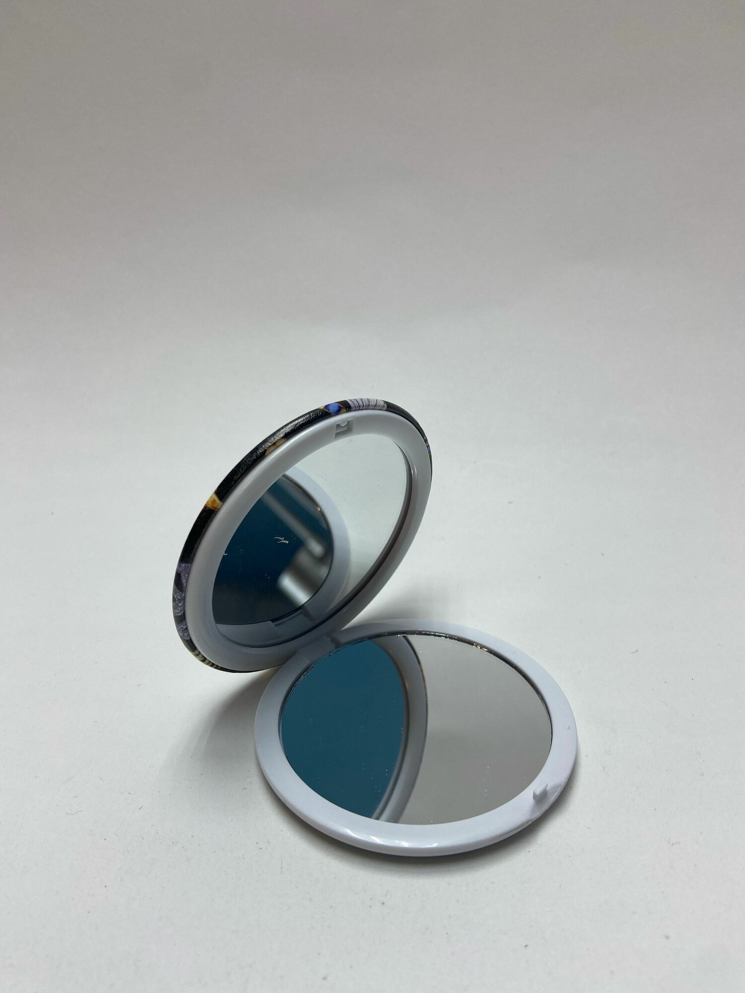 Зеркало карманное черный