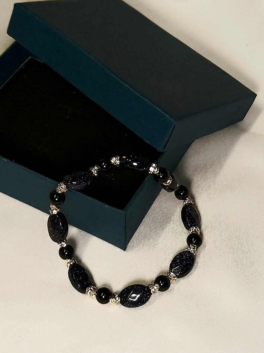 Эластичный браслет, стразы, агат