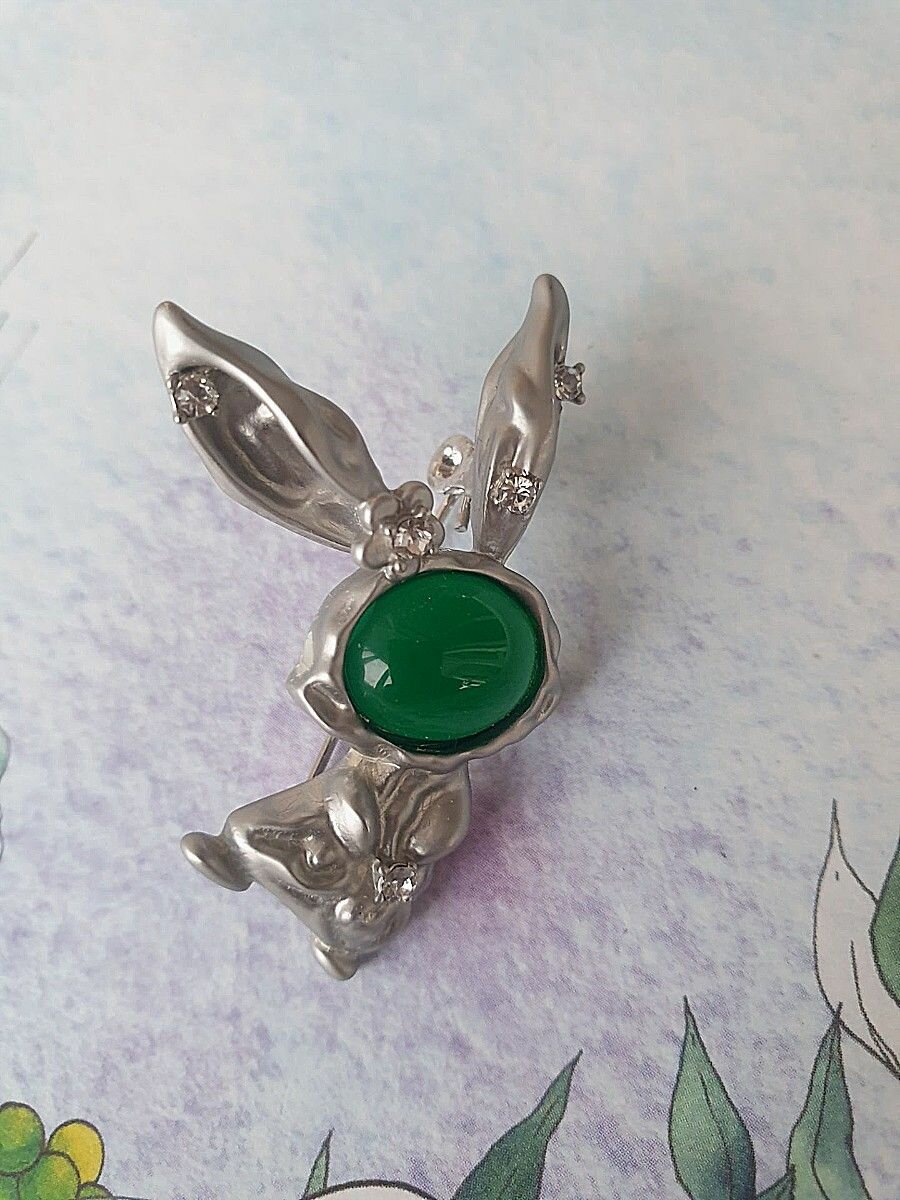 Брошь, стразы